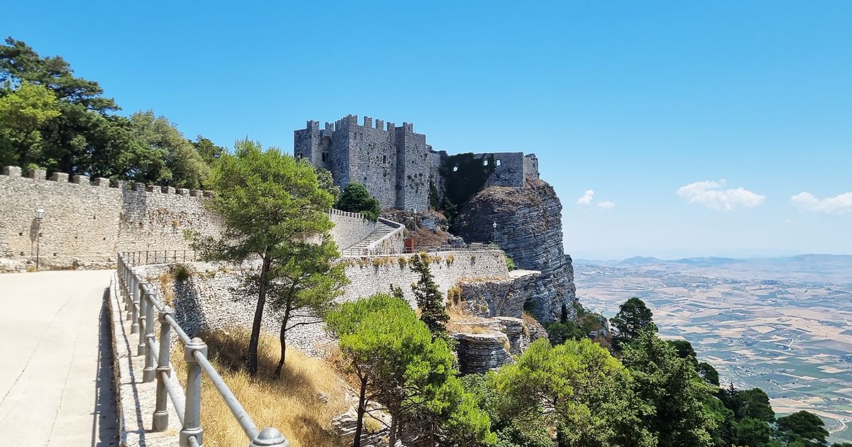 Il castello di Venere, il grandioso e misterioso monumento che "domina ...