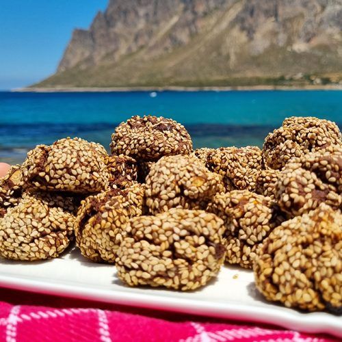 "Mustazzoli" siciliani: biscotti secchi al vino cotto decorati con ...