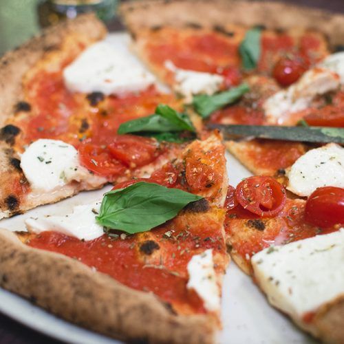 "La Pizza di Angela", quella buona: a lunga lievitazione e alta ...