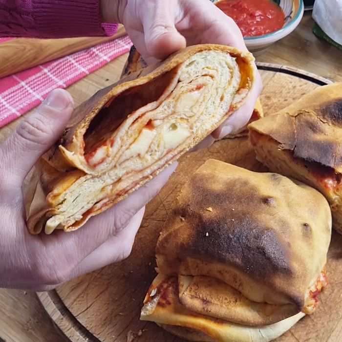 La "Scaccia ragusana": lo street food siciliano dal ripieno ricco e ...