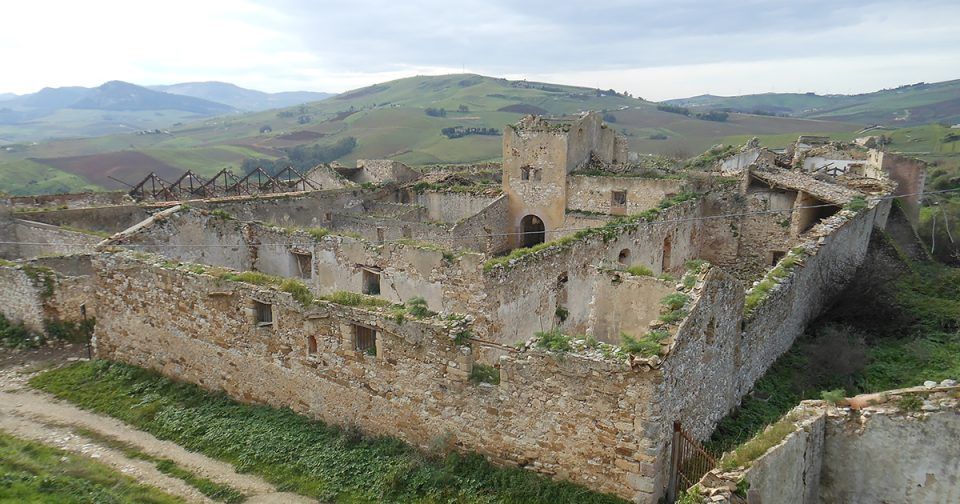 E' uno dei più antichi di Sicilia: il castello di Inici, a due passi ...