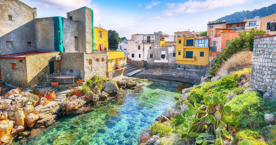 Sant'Elia, il suggestivo e colorato borgo sul mare, a due passi da ...