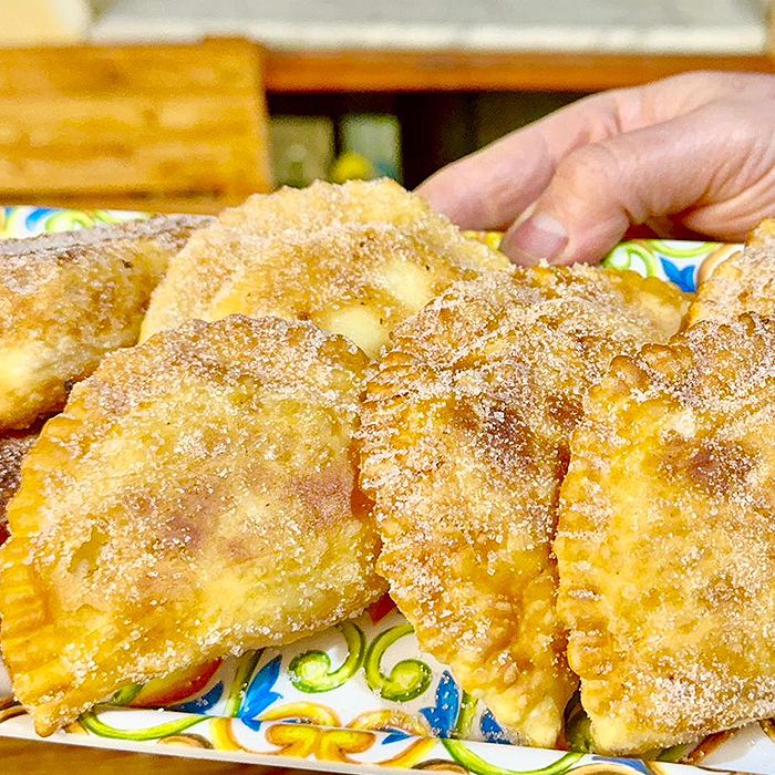 Cucina Sicula: le cassatelle di ricotta fritte di Luisa Marabita e ...