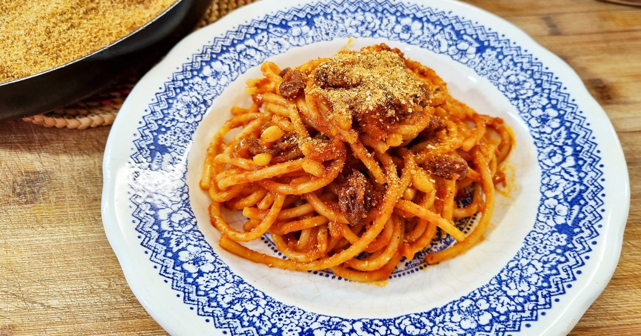 Semplice ma dal gusto straordinario "Pasta c'Anciova e muddica atturrata"