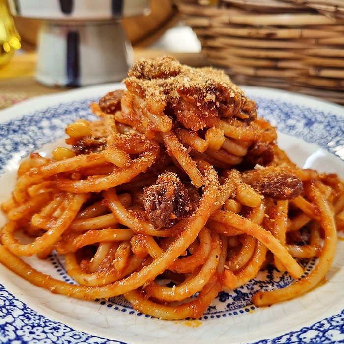 Semplice ma dal gusto straordinario "Pasta c'Anciova e muddica atturrata"