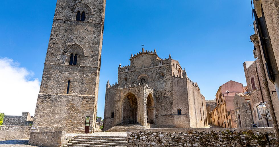 Nascosta tra i vicoli, la più bella chiesa di Erice, costruita con le ...